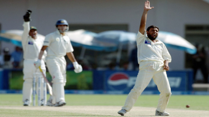 what is "doosra ball" in cricket?