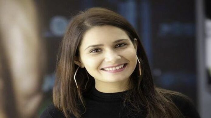 Most Glamorous Female Anchors In IPL 2022